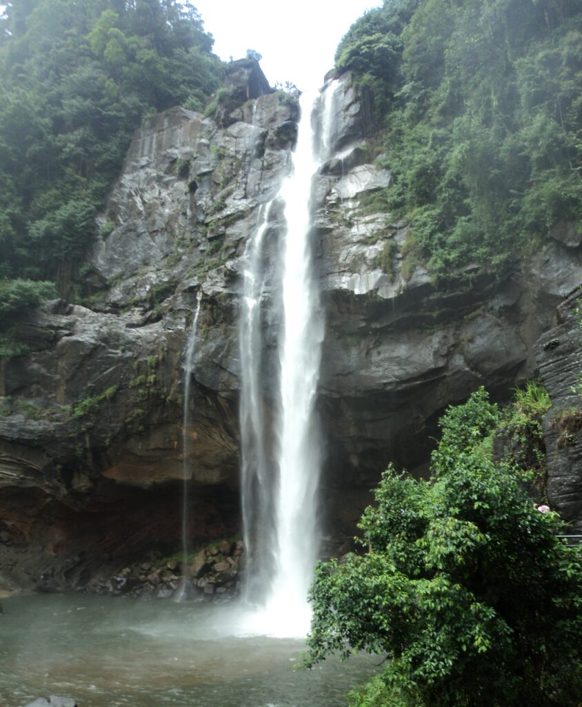 Aberdeen Waterfall - Mahaweli Tours & Holidays
